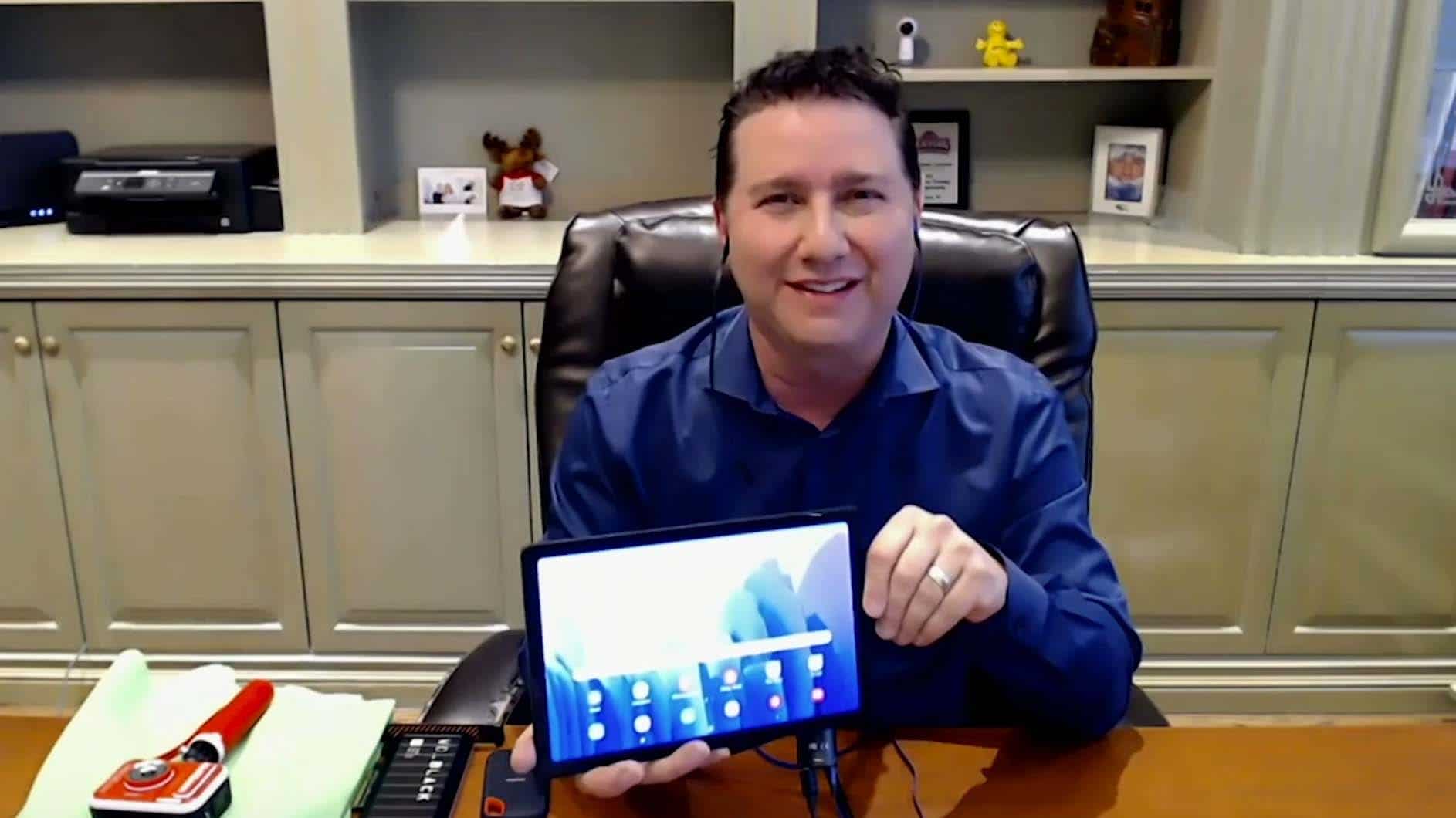 Holiday Countdown with Marc Saltzman – Coffee With America